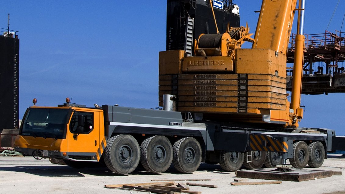 Mobile Cranes by Axle Count - HEAVY LIFTERS